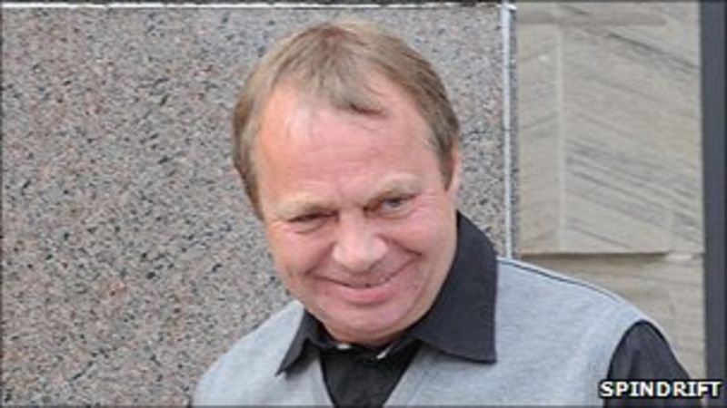 Glasgow 'gangster' Edward Lyons has crime cash seized - BBC News