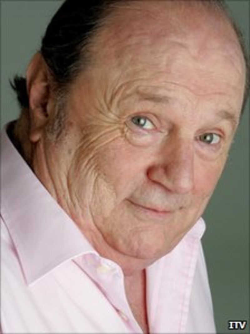 Emmerdale star in Elan Valley Dambusters tribute call - BBC News