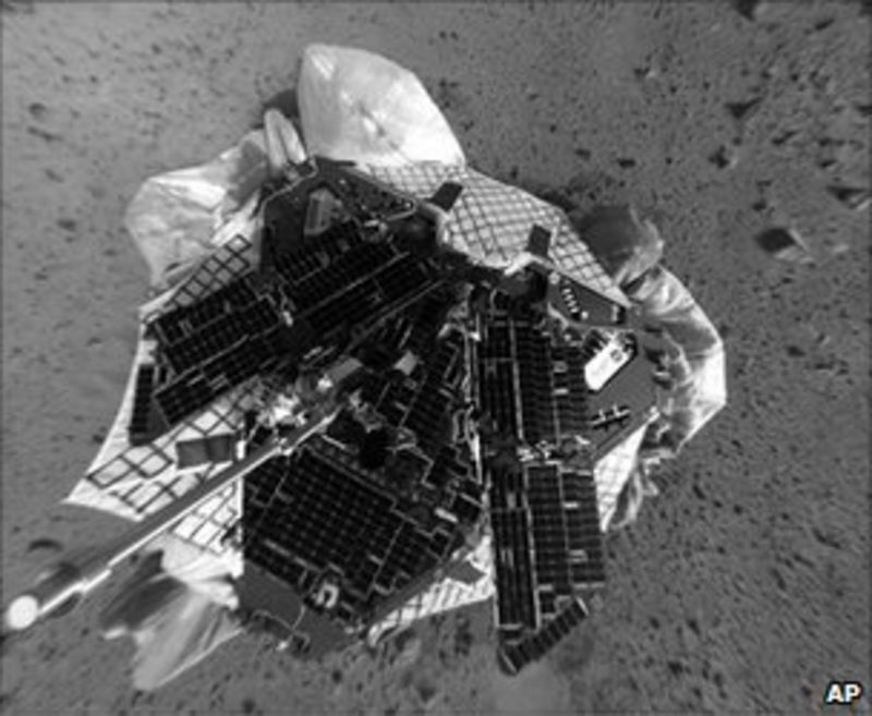 Mars technology creates self-dusting solar panels - BBC News