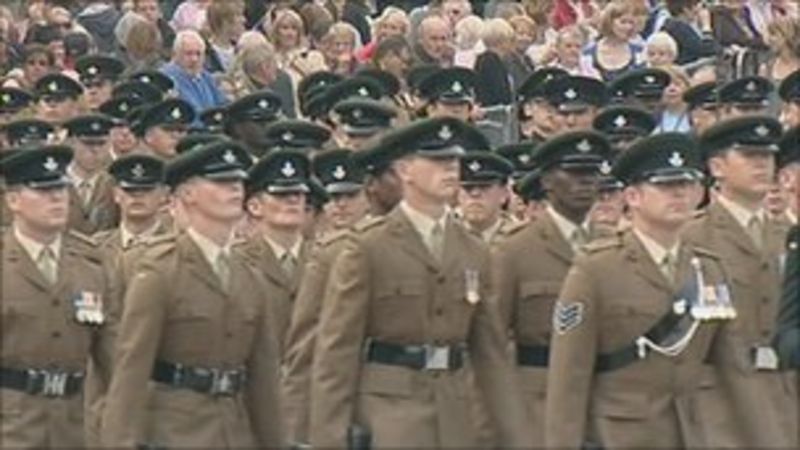 Parades and freedom honours for 3 Rifles Battalion - BBC News