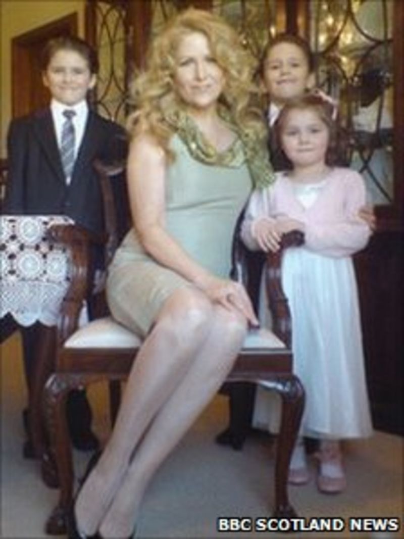 Theresa Riggi admits killing her three children - BBC News