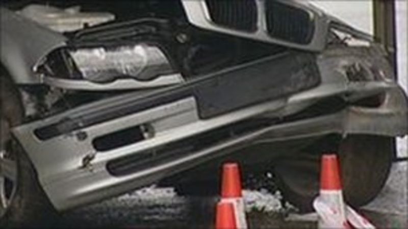 One dead and two injured in crash on A12 in Essex - BBC News