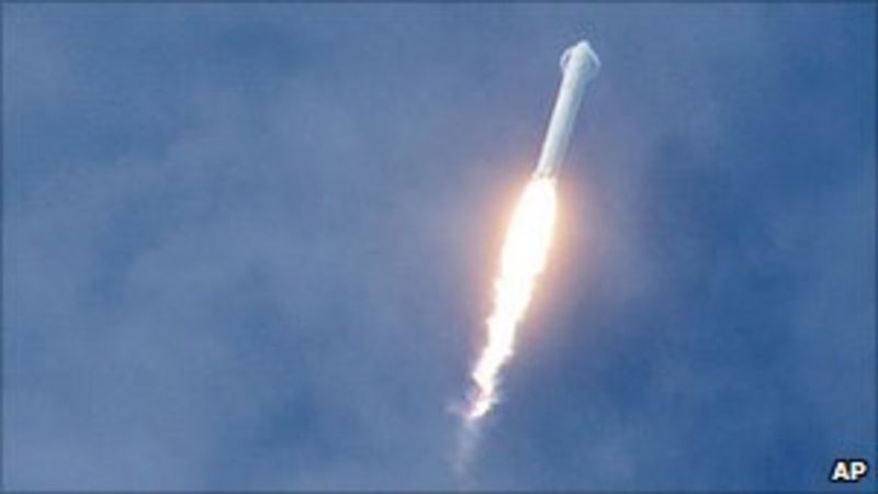 SpaceX's Dragon ship set for station visit - BBC News