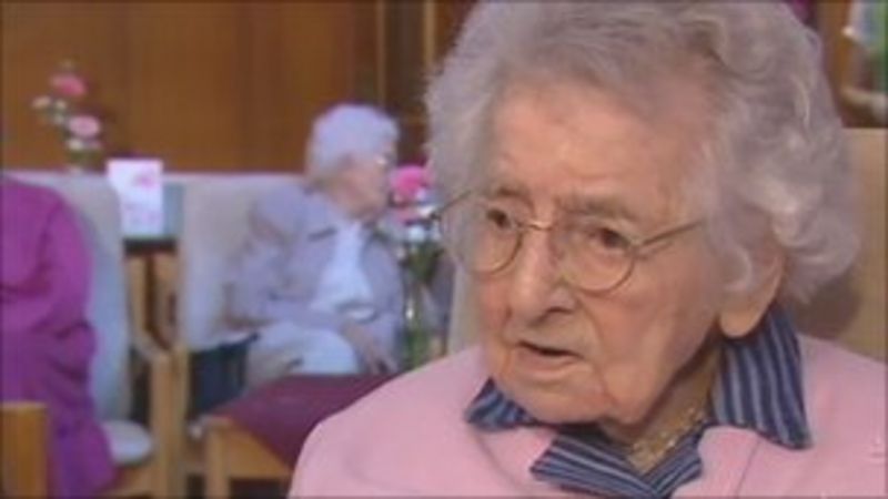 Birthday party for 'dignified' 109-year-old woman - BBC News