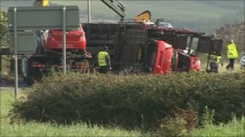 A52 near Grantham reopens after car transporter crash - BBC News