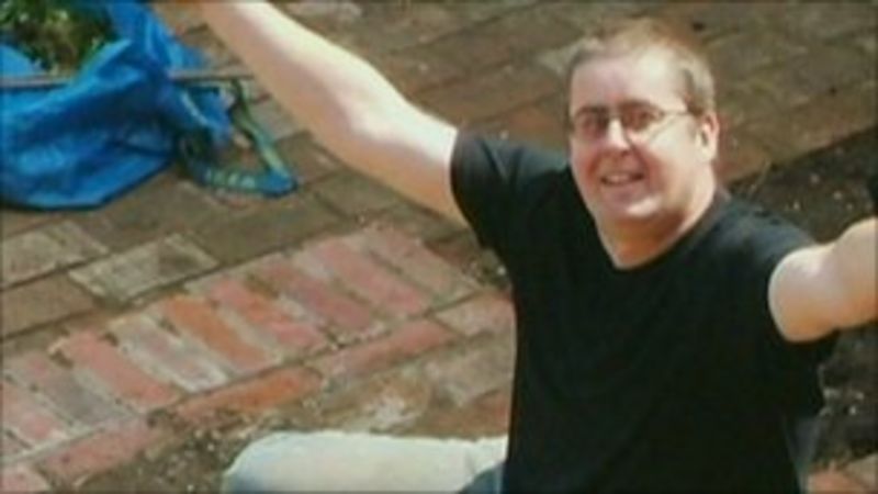 CCTV from Alan Wood murder case featured on Crimewatch - BBC News