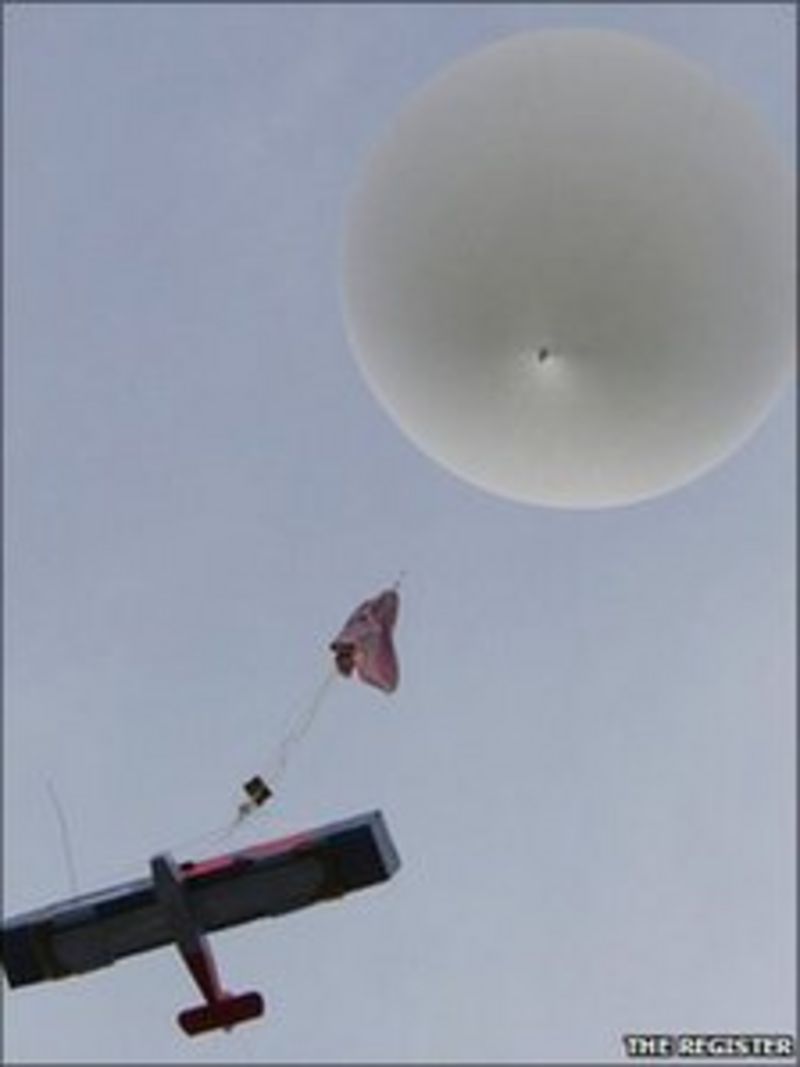 Paper plane launched into space captures Earth images - BBC News