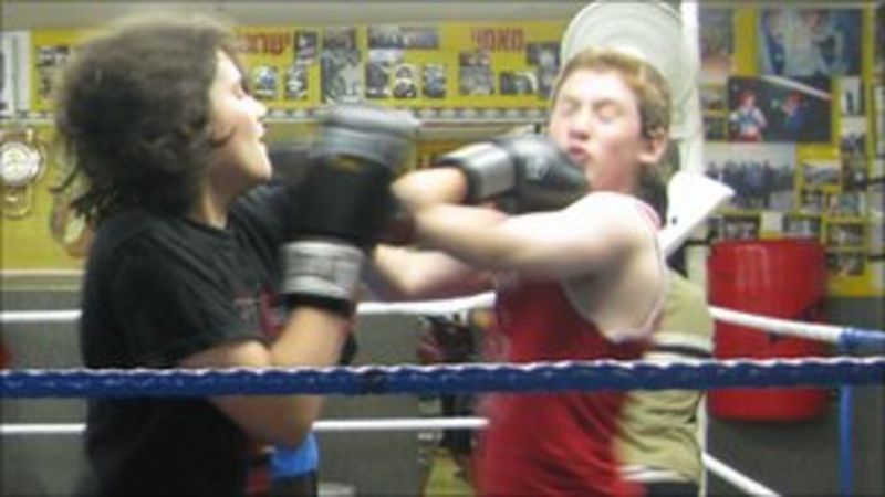 Jerusalem boxing club: Blood, sweat and tolerance - BBC News