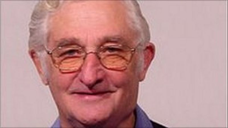 Tribute paid to car designer and inventor Ron Hickman - BBC News