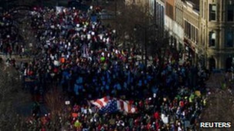 Wisconsin protests: Madison rally attracts thousands - BBC News
