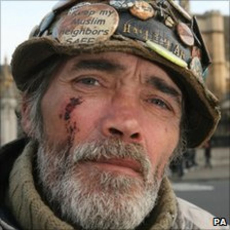 Bid to evict Brian Haw from Parliament Square - BBC News