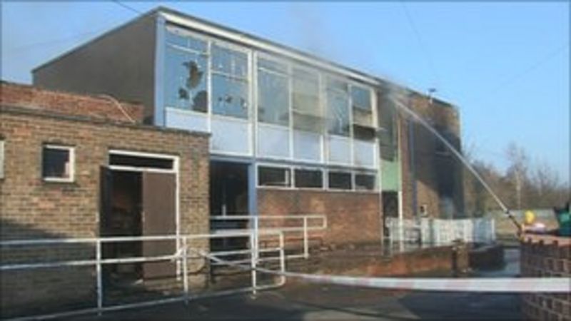 Kexborough blaze building 'could collapse' - BBC News