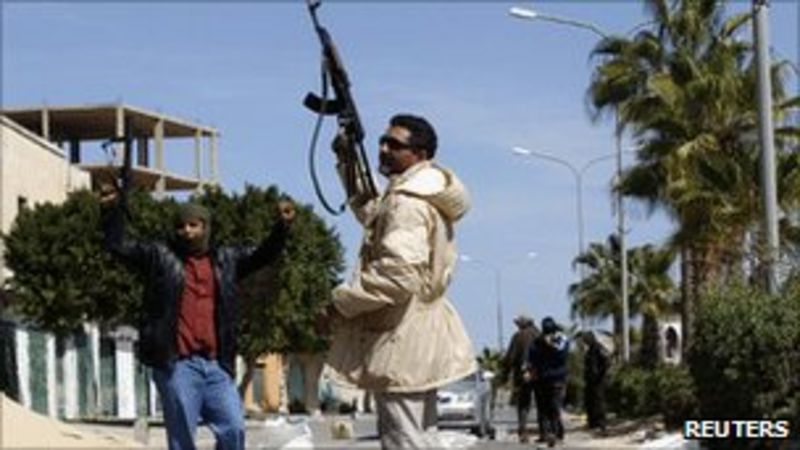 Battle for Libya: Gaddafi troops engage Zawiya rebels - BBC News