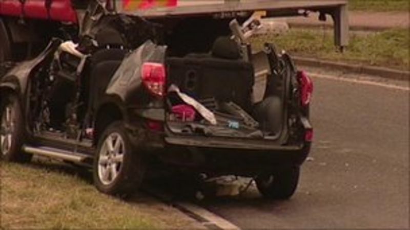 Woman is killed in A12 accident - BBC News