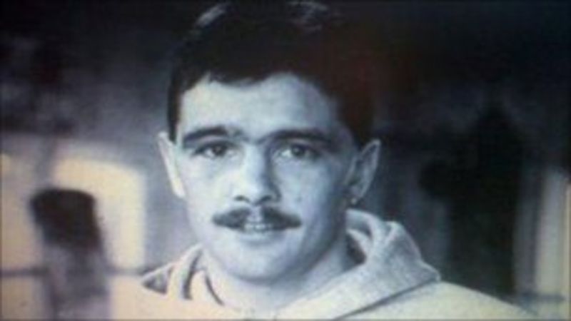 Robert Dickie Trust launched in Llanelli boxer's honour - BBC News