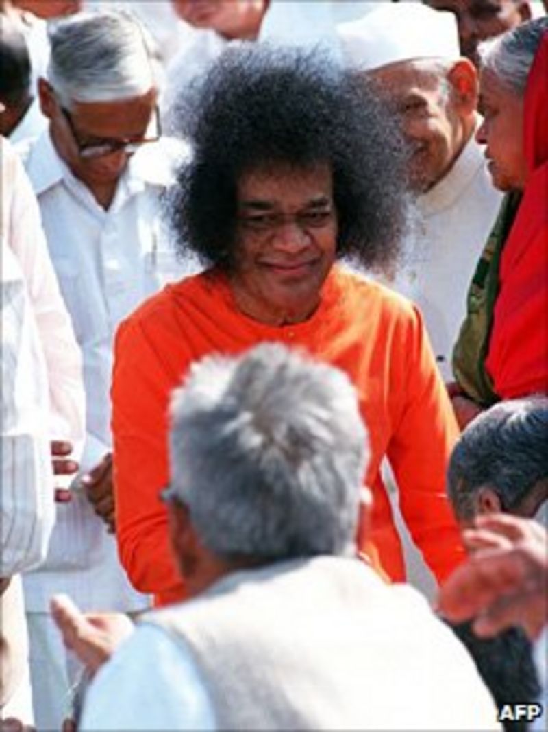India spiritual leader Sai Baba 'critical' in hospital - BBC News