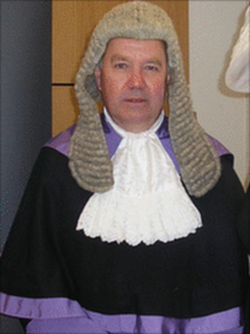 Crown court judge Michael Farmer dies, aged 66 - BBC News