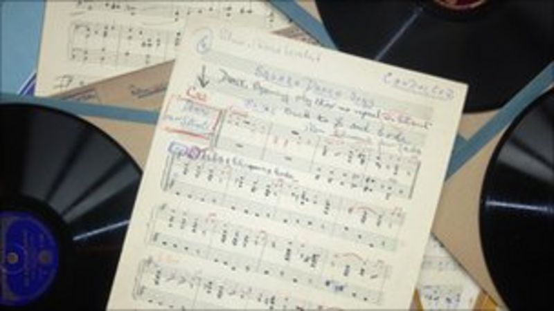 Steyning Museum is new home to Gert and Daisy artefacts - BBC News