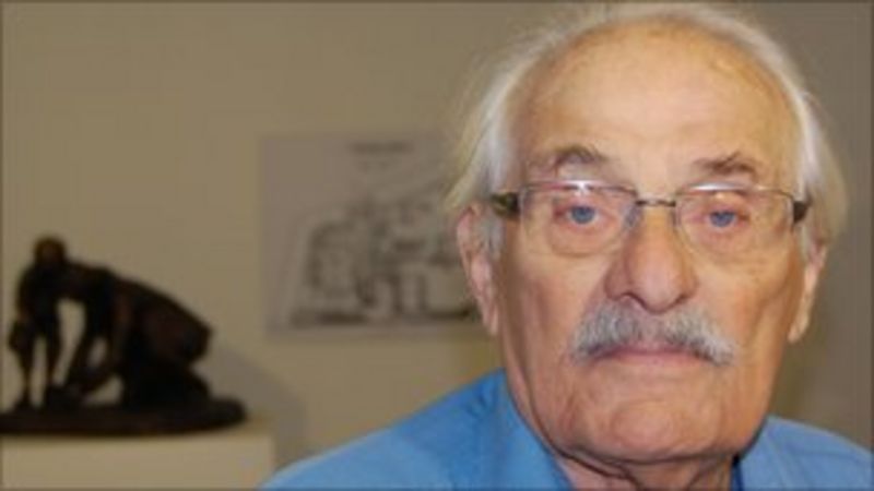 Holocaust survivor preserves Treblinka in art - BBC News