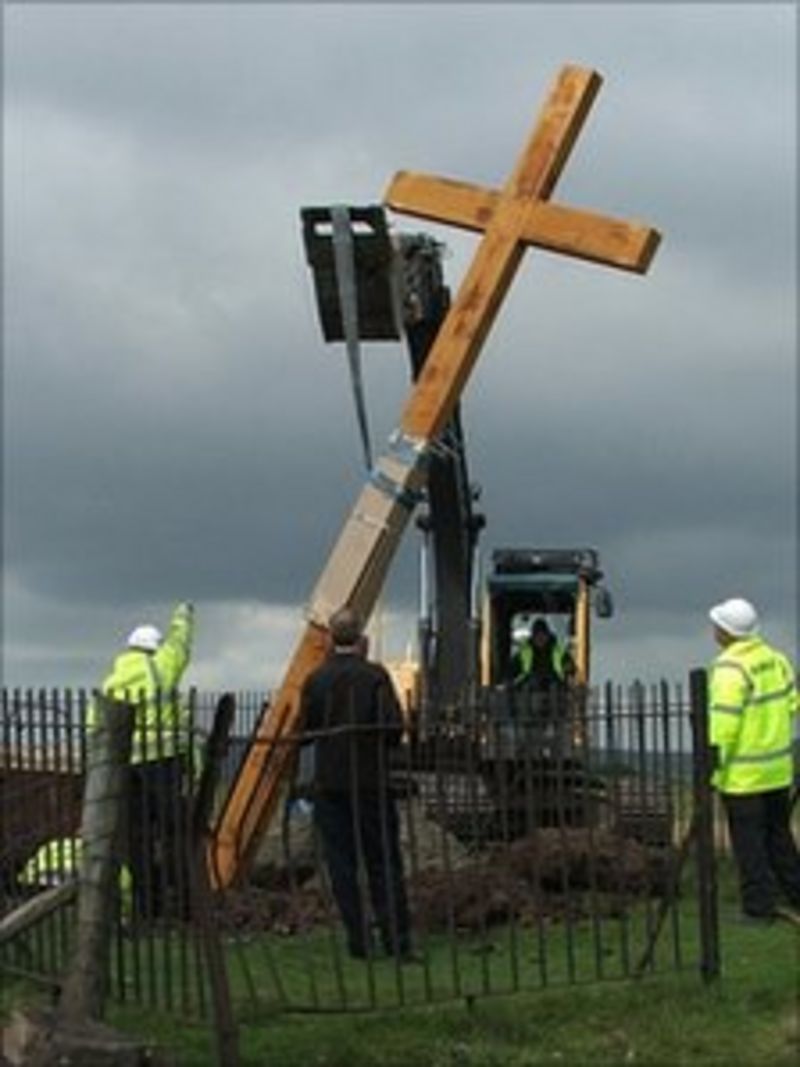 Buxton's 'iconic' Corbar Cross replaced after appeal - BBC News