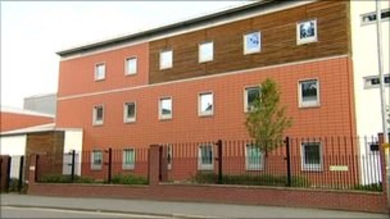 Edale House closure: Mental health care concerns raised - BBC News