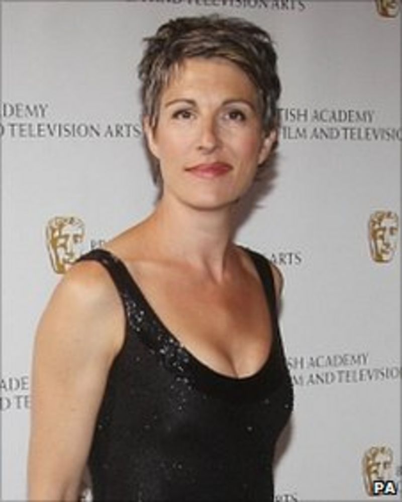Tamsin Greig to take on Royal Court role - BBC News