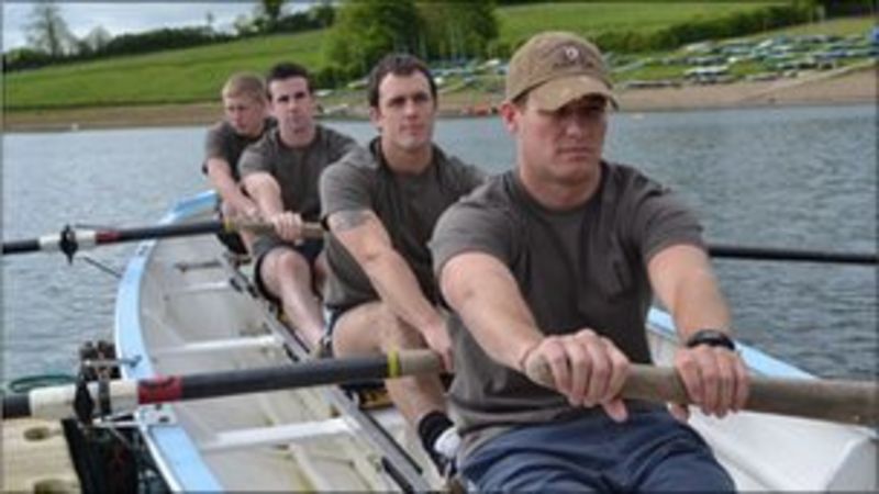 Somerset 40 Commando marines in Thames rowing challenge - BBC News