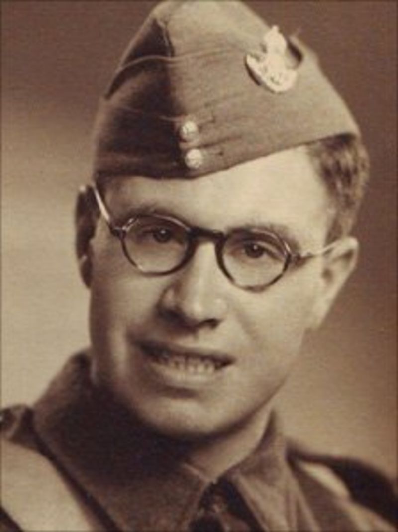 Joe Clifford, Rudolf Hess's guard at Abergavenny, dies - BBC News