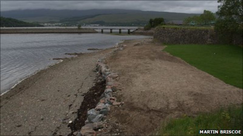Fort William given new beach by shifting sand - BBC News