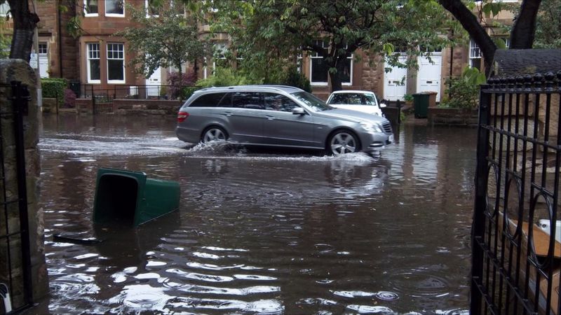 In Pictures: Edinburgh Flooding - BBC News