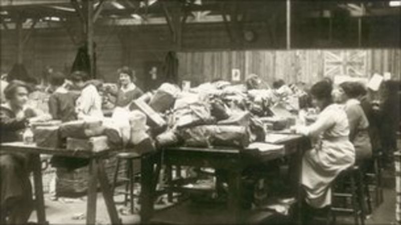Archive reveals women's vital role in the Post Office - BBC News