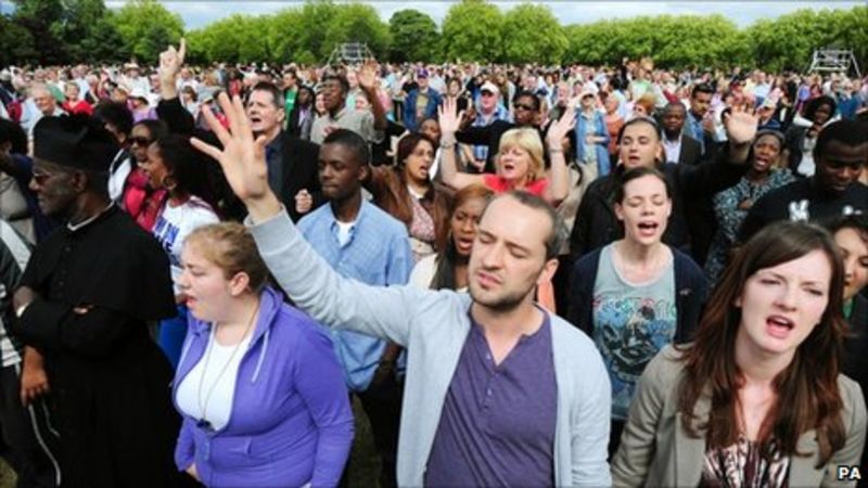 Minute's silence at Birmingham peace rally - BBC News