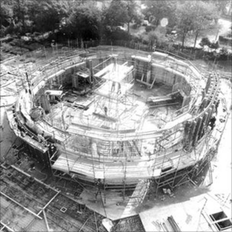 New Vic Theatre celebrates 25 years in-the-round - BBC News