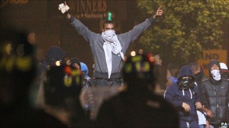 England riots: What's the evidence gangs were behind the riots? - BBC News