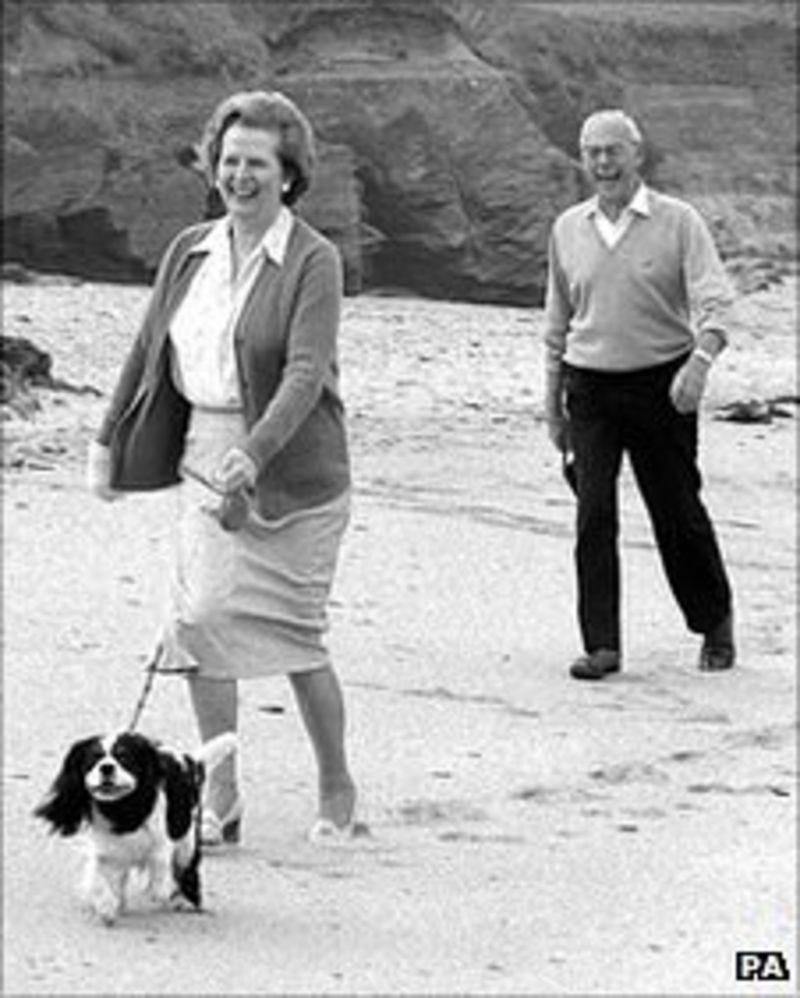 Holiday time: Should leaders ever go away? - BBC News