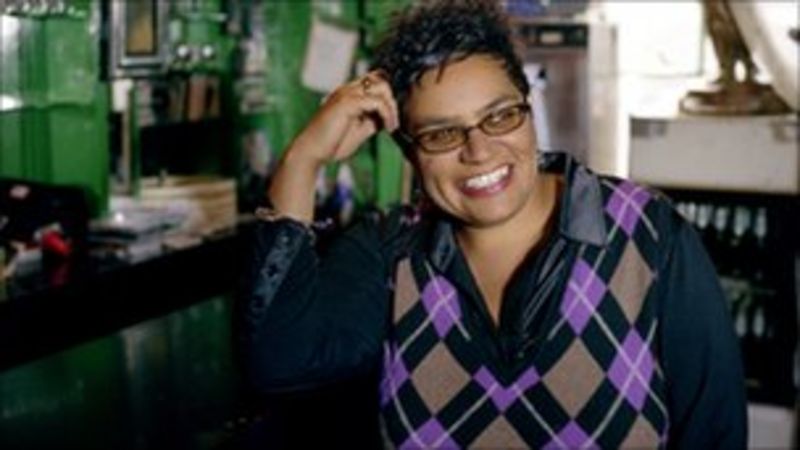 Jackie Kay novel wins Scottish book of the year - BBC News