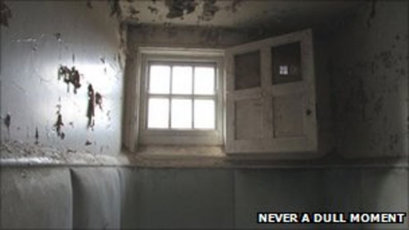 Asylum's demolition marks end of era in mental health - BBC News