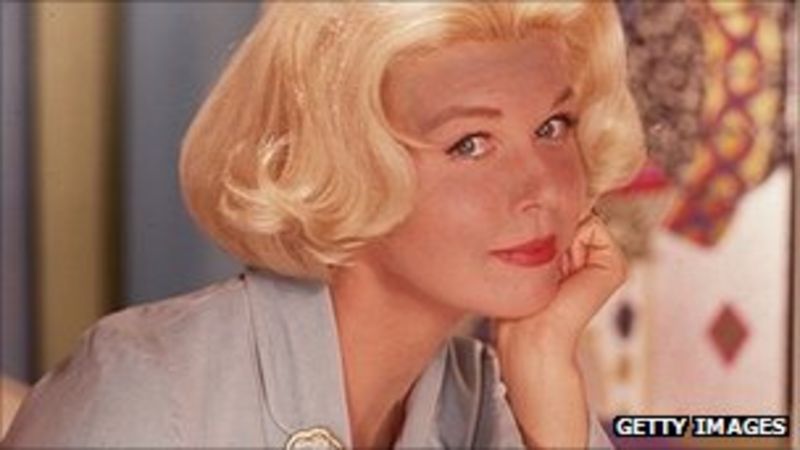 Doris Day makes UK chart history - BBC News