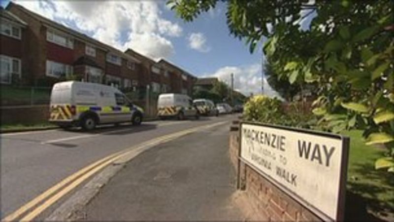 Man arrested over Gravesend stab death - BBC News