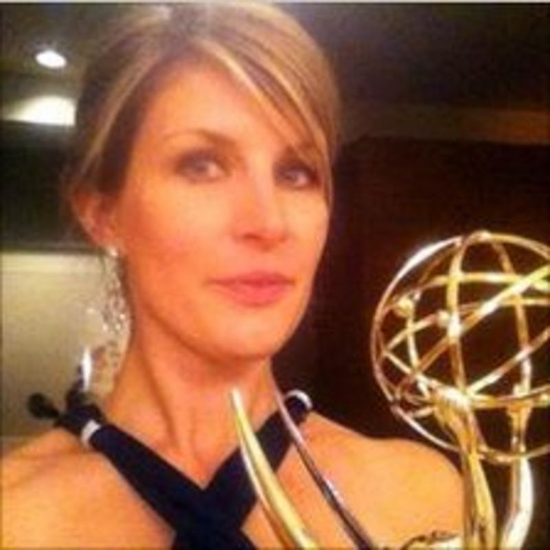 NI designer Caroline McCall wins Emmy for Downton Abbey - BBC News