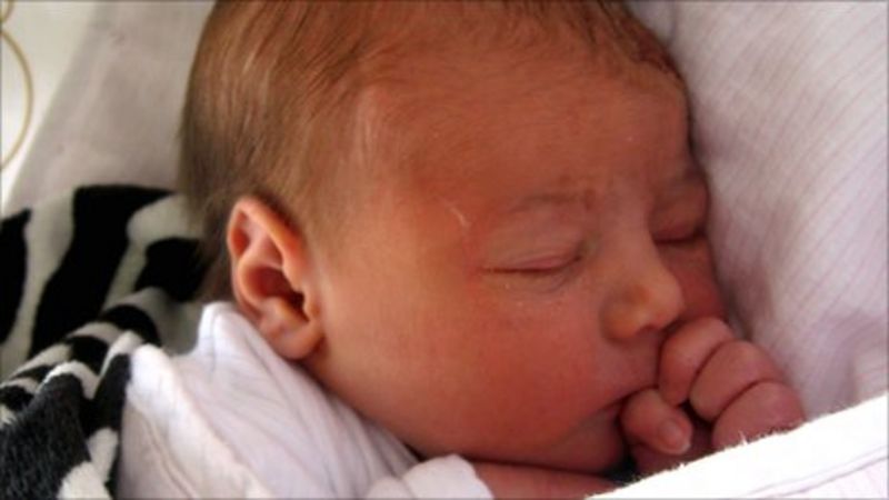 Father delivers baby Emily in car in Aberdeen - BBC News