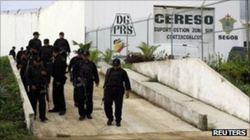 Mexico jail breaks see 32 in Veracruz state escape - BBC News