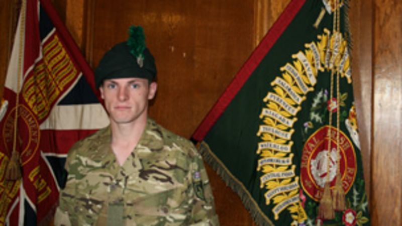 Royal Irish Regiment soldiers honoured for bravery - BBC News