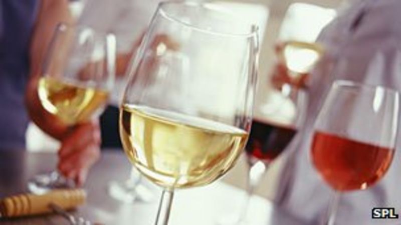 What damage does alcohol do to our bodies? - BBC News