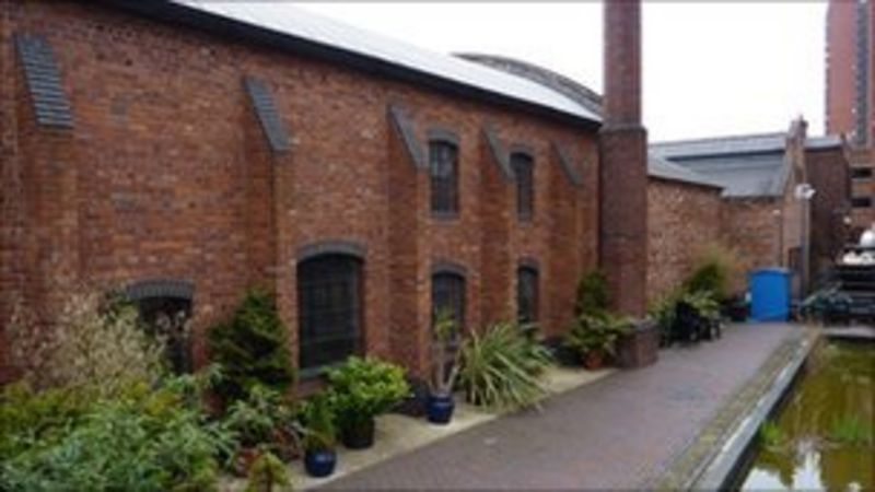 English Heritage praises Birmingham gas retort house - BBC News