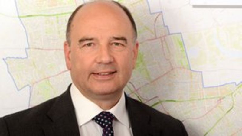 London councils share chief executive to save money - BBC News