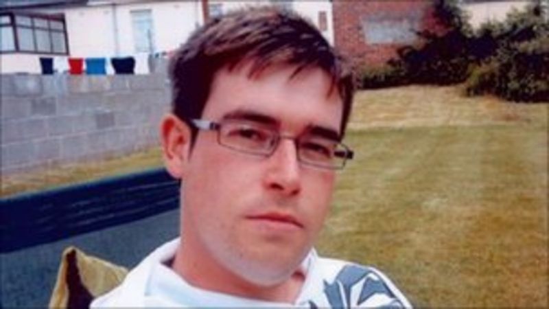 Stuart Walker found burned by roadside in Cumnock - BBC News