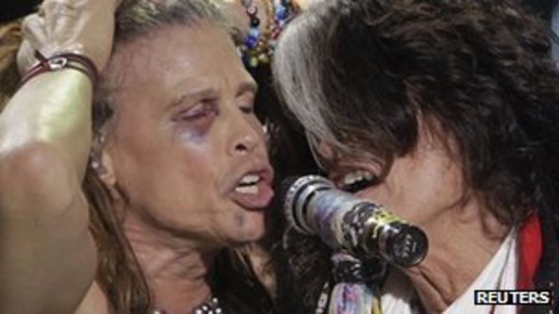 Steven Tyler claims he was sober in hotel room fall - BBC News