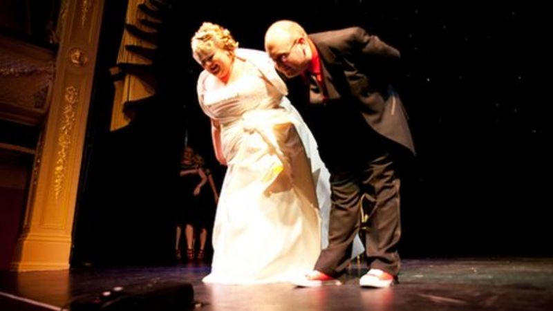 Leeds City Varieties music hall celebrates 150 years - BBC News