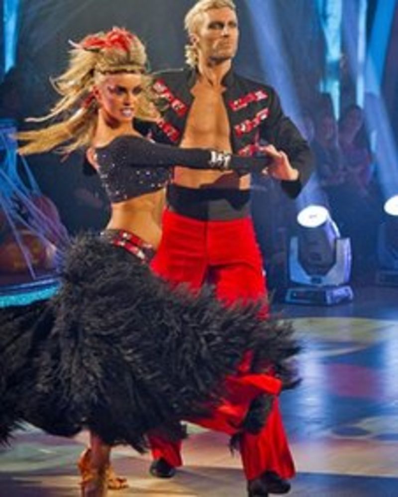 Strictly's Robbie Savage's Wrexham dance lesson - BBC News